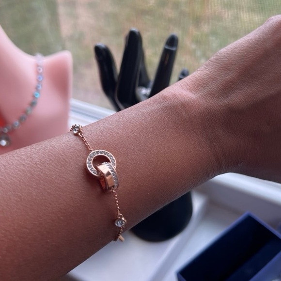 Swarovski | Jewelry | Dextera Bracelet Interlocking Loop White Rose ...